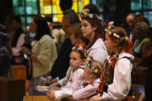 The Mass featured a procession of people in traditional Polish dress ...