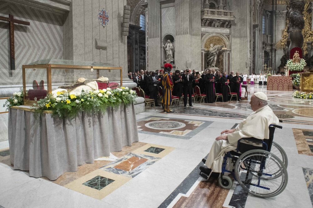Pope prays for unity of church as he celebrates anniversary of Vatican II