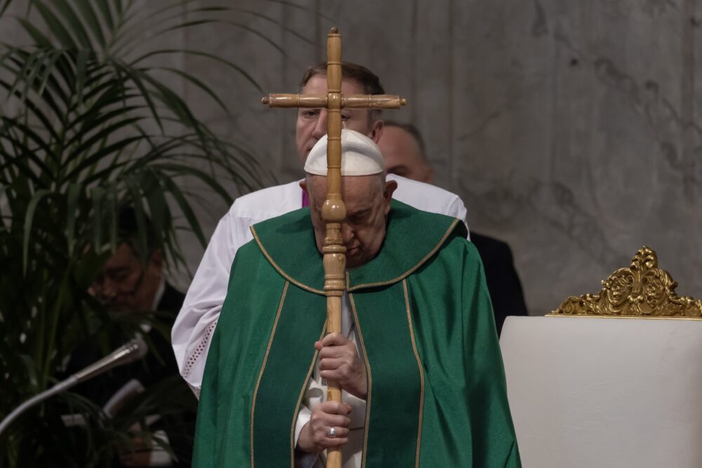 Pope Francis prays at the start of Mass for the World Day of the Poor ...