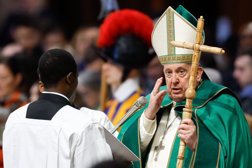 Amid ‘barrage’ of words online and off, listen to God’s word, pope says